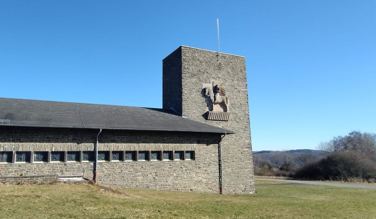 Historie en wandelen in de Duitse Eifel: Vogelsang Ordensburg